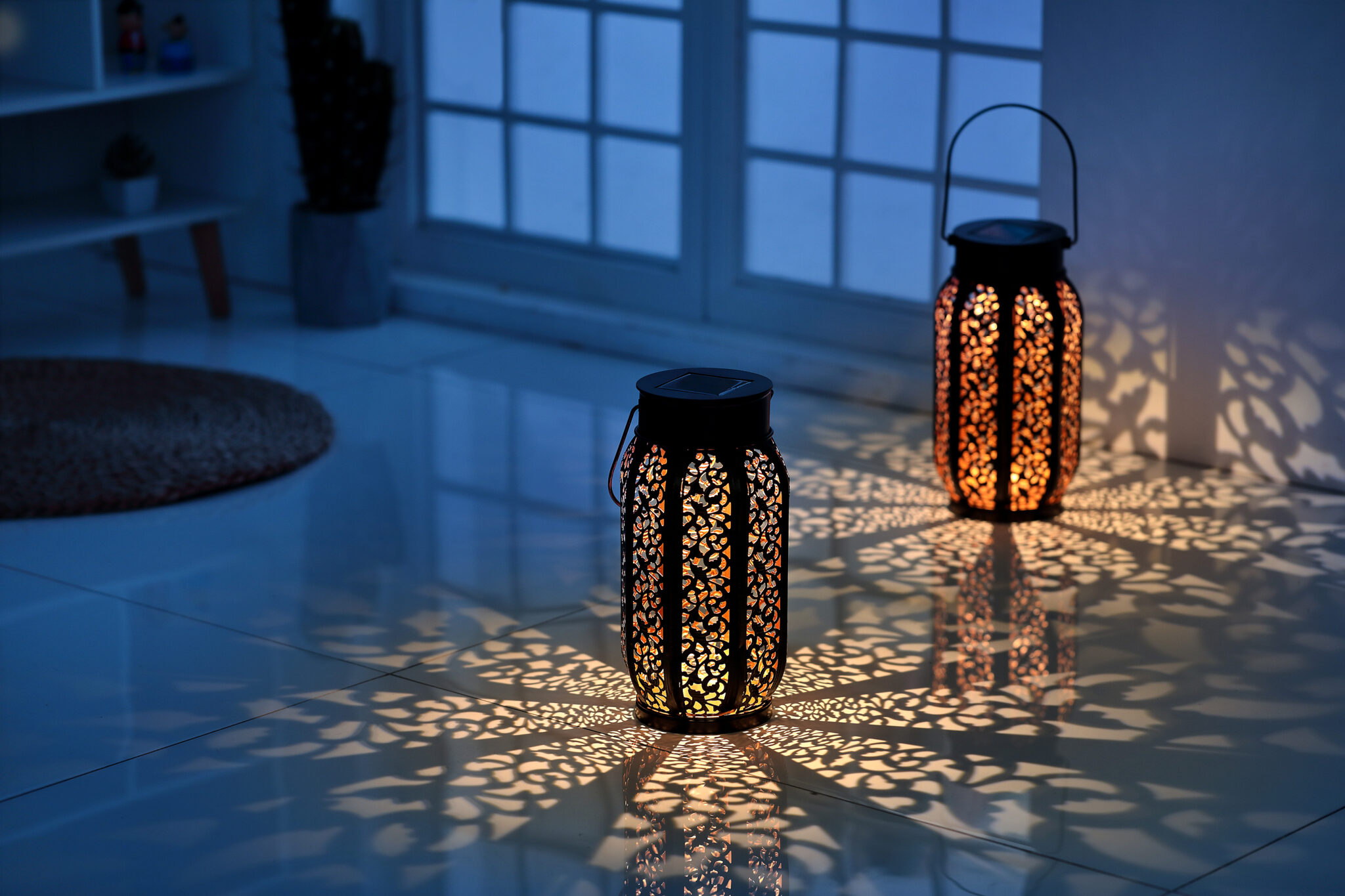 Solartischlampe - Smarte Solar-Laterne aus Metall für den Garten